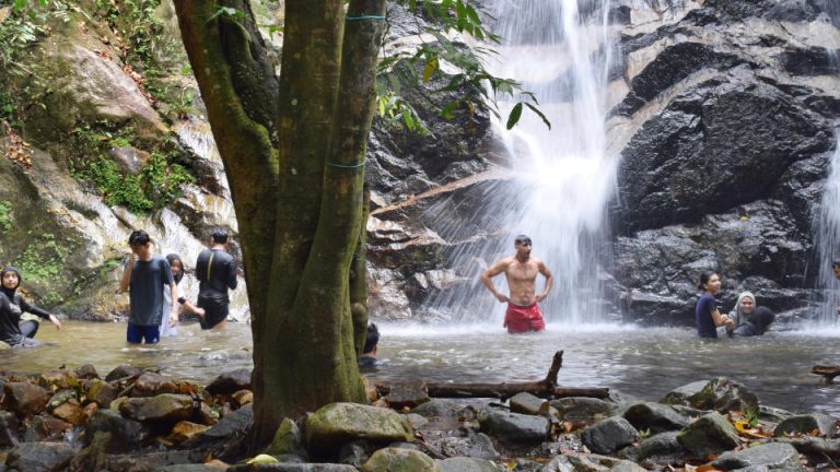 Kanching waterfalls- enjoy the serenity of the seven cascades of waterfalls